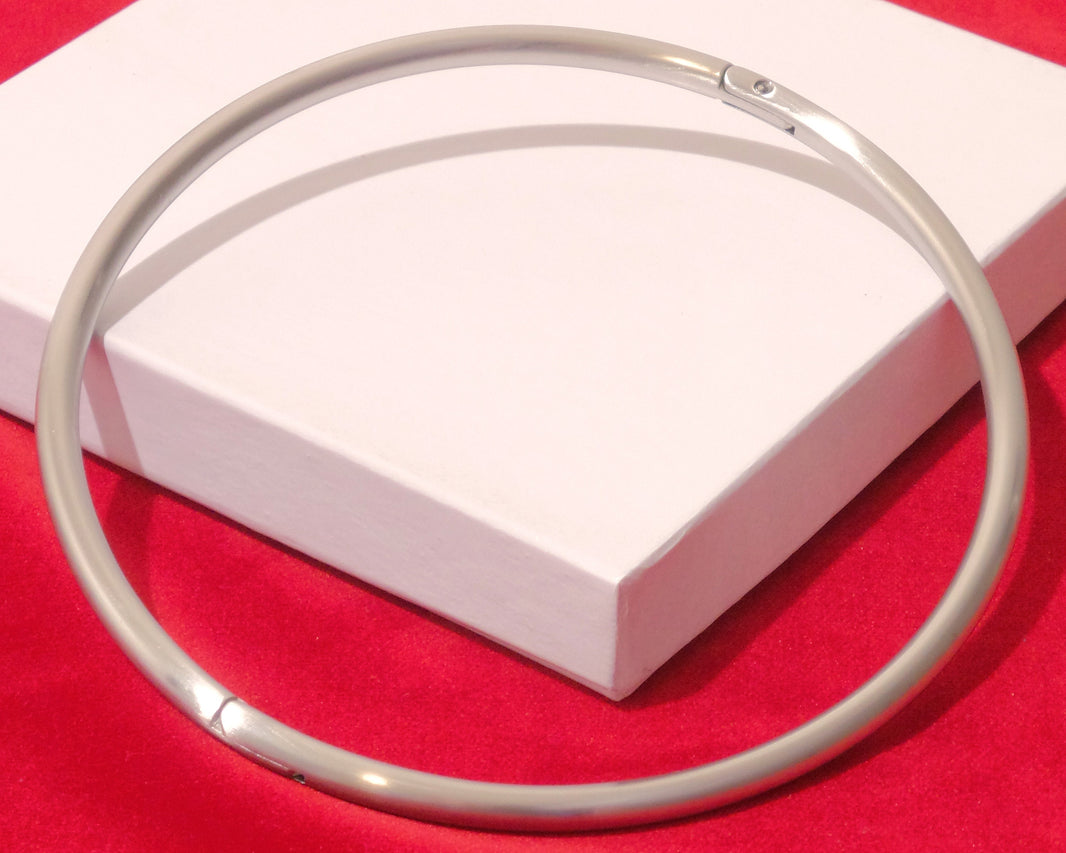 Metal Collars – Clawfoot Productions